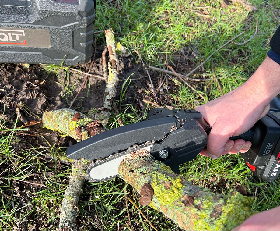 QLT Mini Kettingzaag Met Accu Aanbieding ⏰ | VoordeelVanger.